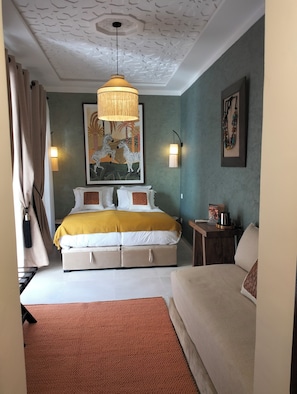 Quarto Triplo de Luxo | Camas de colchão pillowtop, cofre no quarto 
