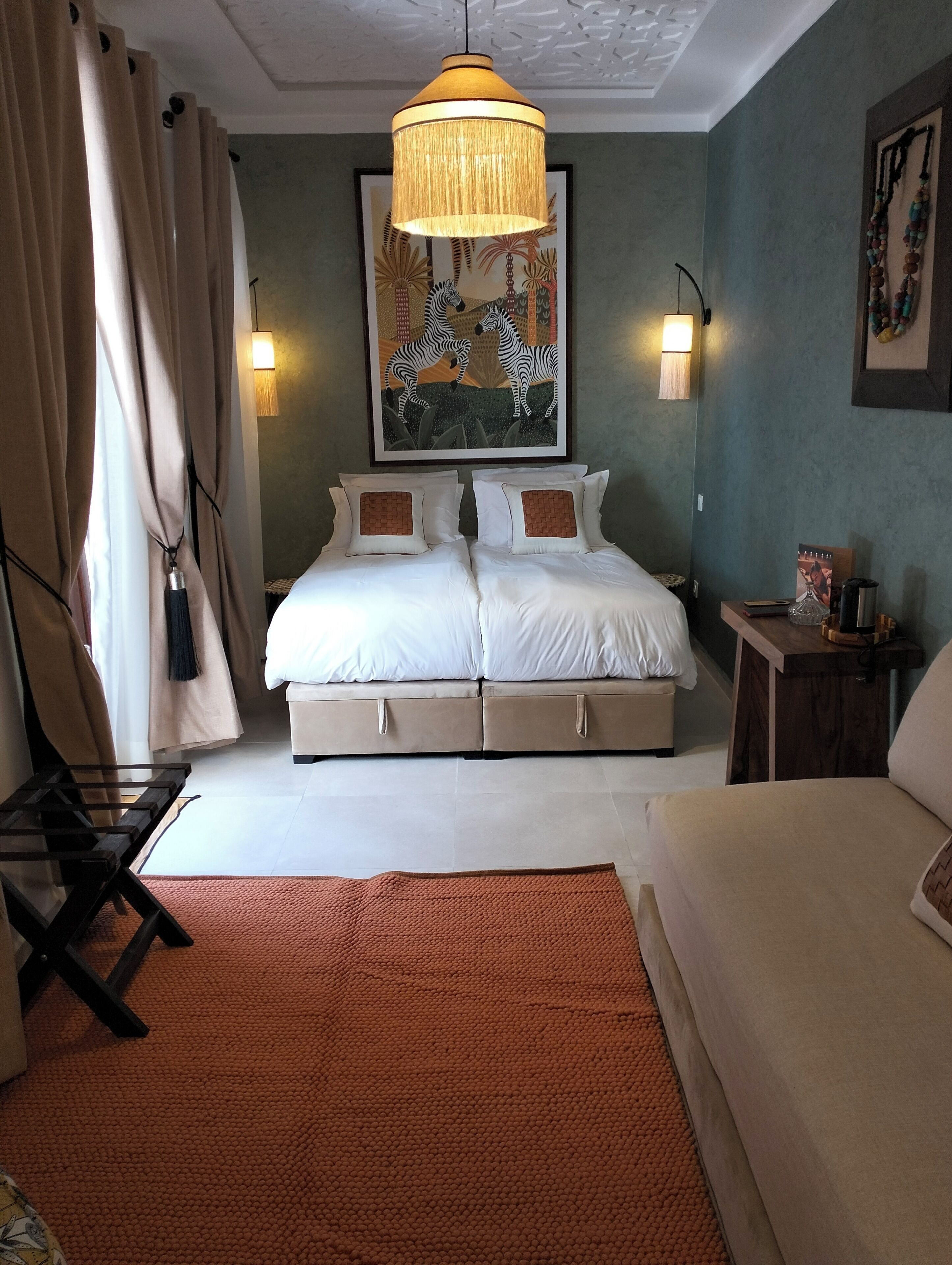 Quarto Triplo de Luxo | Camas de colchão pillowtop, cofre no quarto 