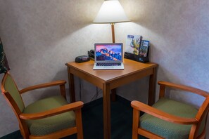 Quarto Familiar | Secretária, ferro/tábua de engomar, Wi-fi grátis 
