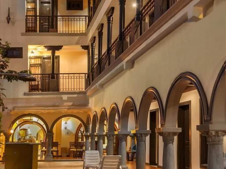 Fachada do alojamento (tarde/noite)