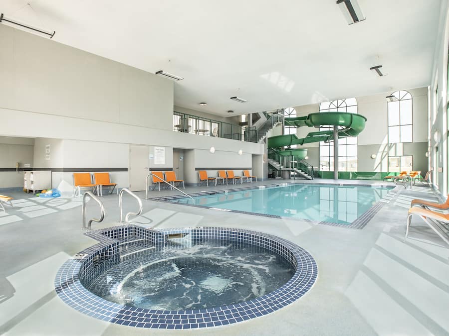 Piscina interior, da(s) 09:00 à(s) 22:00, espreguiçadeiras