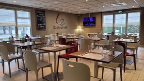 Pequenos-almoços e jantares servidos, incluindo cozinha francesa 