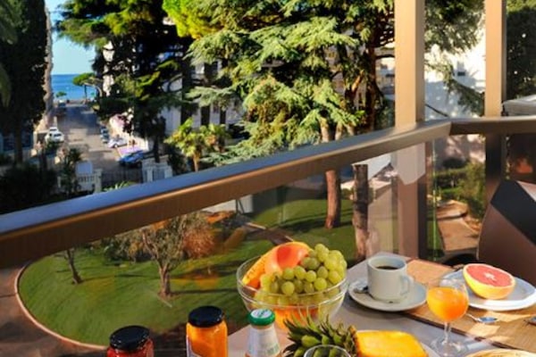 Pequeno-almoço preparado no momento diário (13 EUR por pessoa)