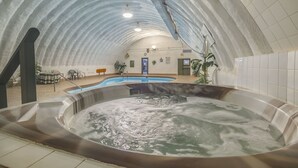 Piscina interior, piscina exterior 