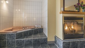Suite, 1 cama king-size, não fumadores | Banheira de hidromassagem