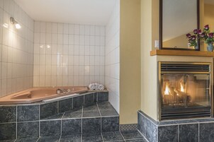 Suite, 1 cama king-size, não fumadores | Banheira de hidromassagem