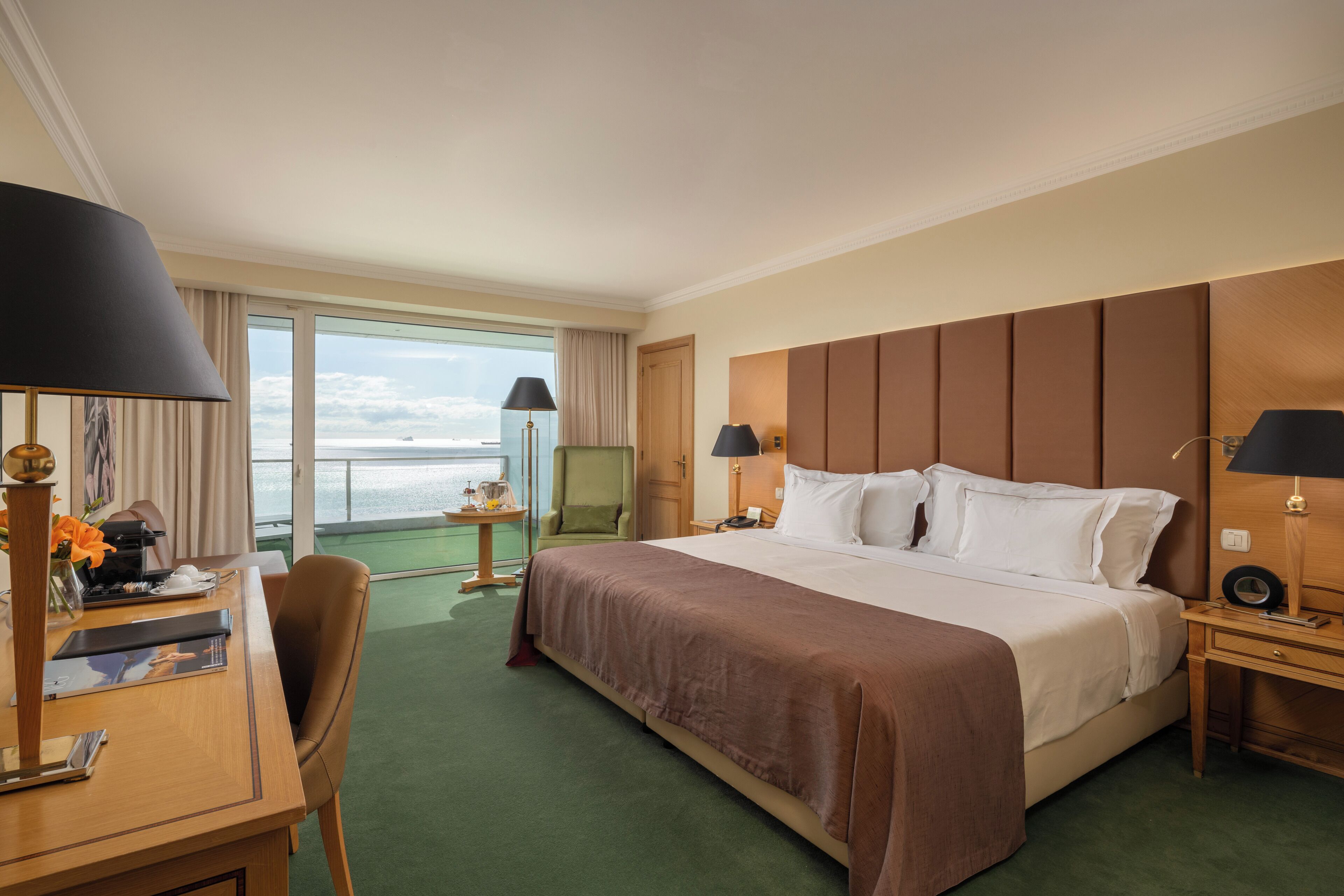 Quarto Duplo ou Twin Premium, terraço, vista para o oceano | Minibar com produtos grátis, cofre no quarto, secretária 