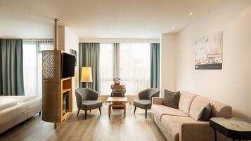 Suite Júnior | Roupa hipoalergénica, minibar, cofre no quarto, secretária