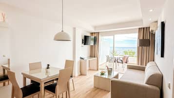 Apartamento superior, 1 quarto, terraço, vista para o mar | 1 quarto, escrivaninha, Wi-Fi de cortesia, roupa de cama