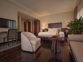Roupas de cama premium, frigobar, cofres nos quartos, escrivaninha