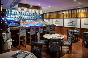 2 restaurantes, é servido almoço