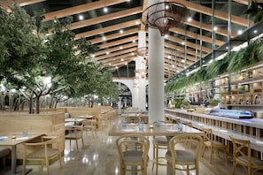 8 restaurantes, café da manhã, culinária internacional