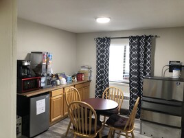 Café da manhã self-service grátis todos os dias