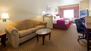 Suite, 2 camas queen-size, não fumadores, frigorífico e micro-ondas (Third bed is a Sofabed) | Cofre no quarto, secretária 