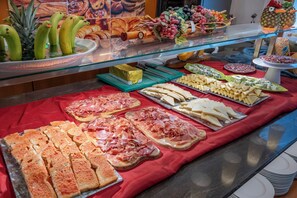 Café da manhã, almoço e jantar