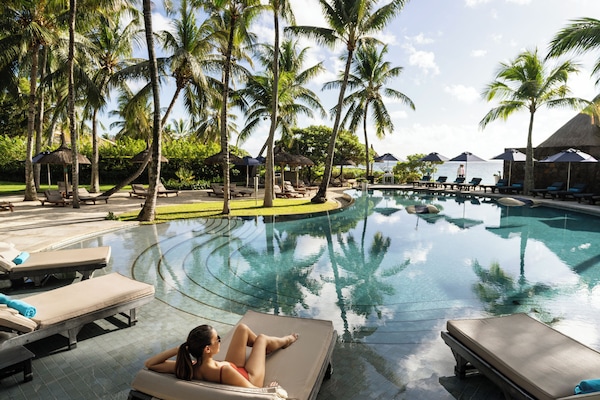 Terraço com espreguiçadeiras