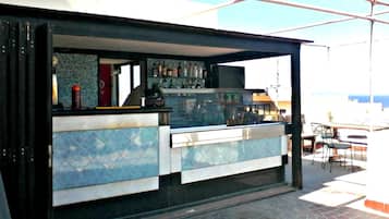 Bar junto à piscina
