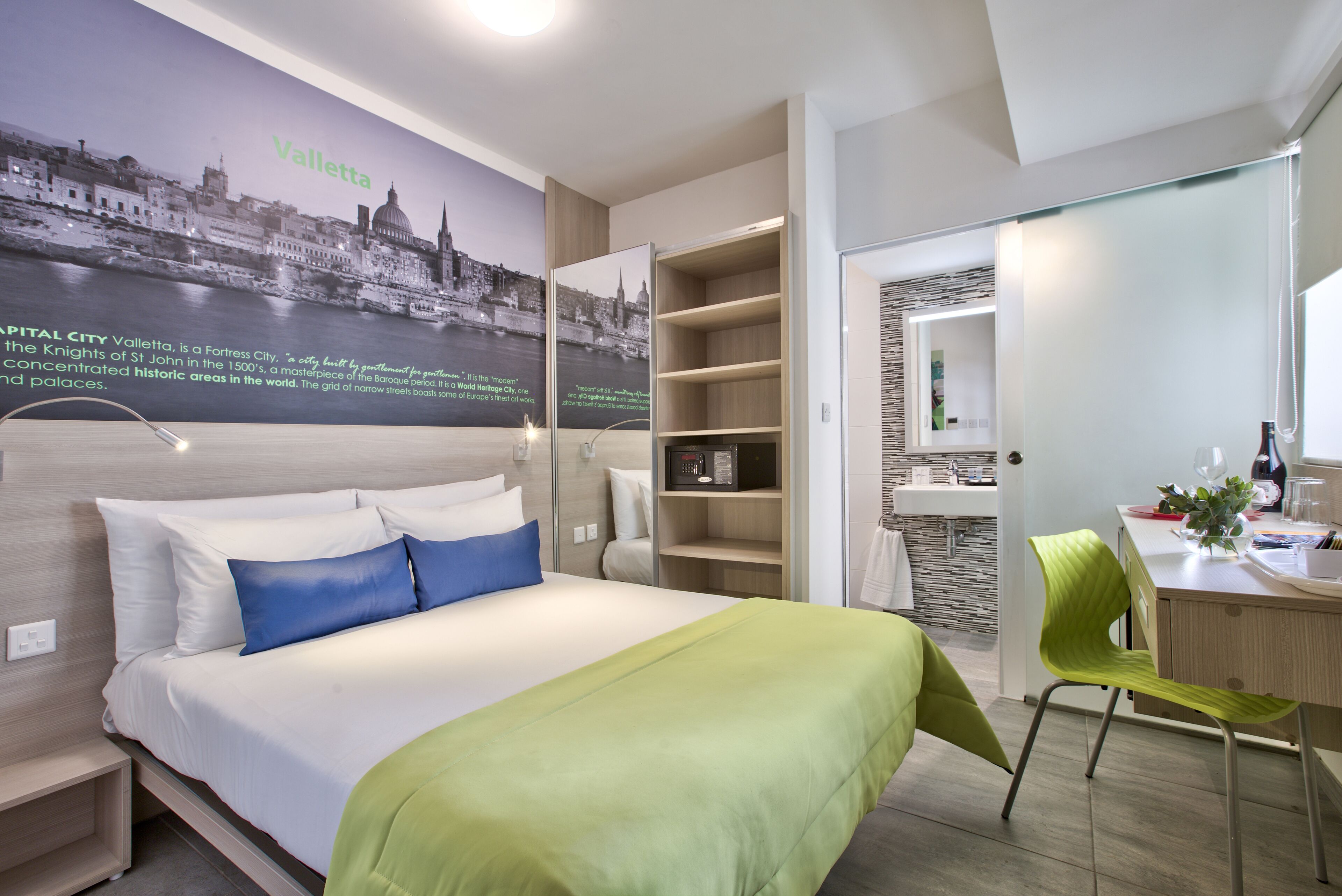 Cofre no quarto, secretária, Wi-fi grátis, roupa de cama fornecida 