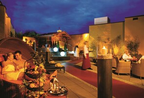 Salas para tratamentos a dois, sauna seca, banheira de hidromassagem