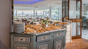 Pequeno-almoço tipo buffet diário incluído 