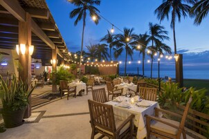 2 restaurantes, é servido café da manhã