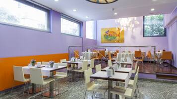 Pequeno-almoço tipo buffet diário incluído