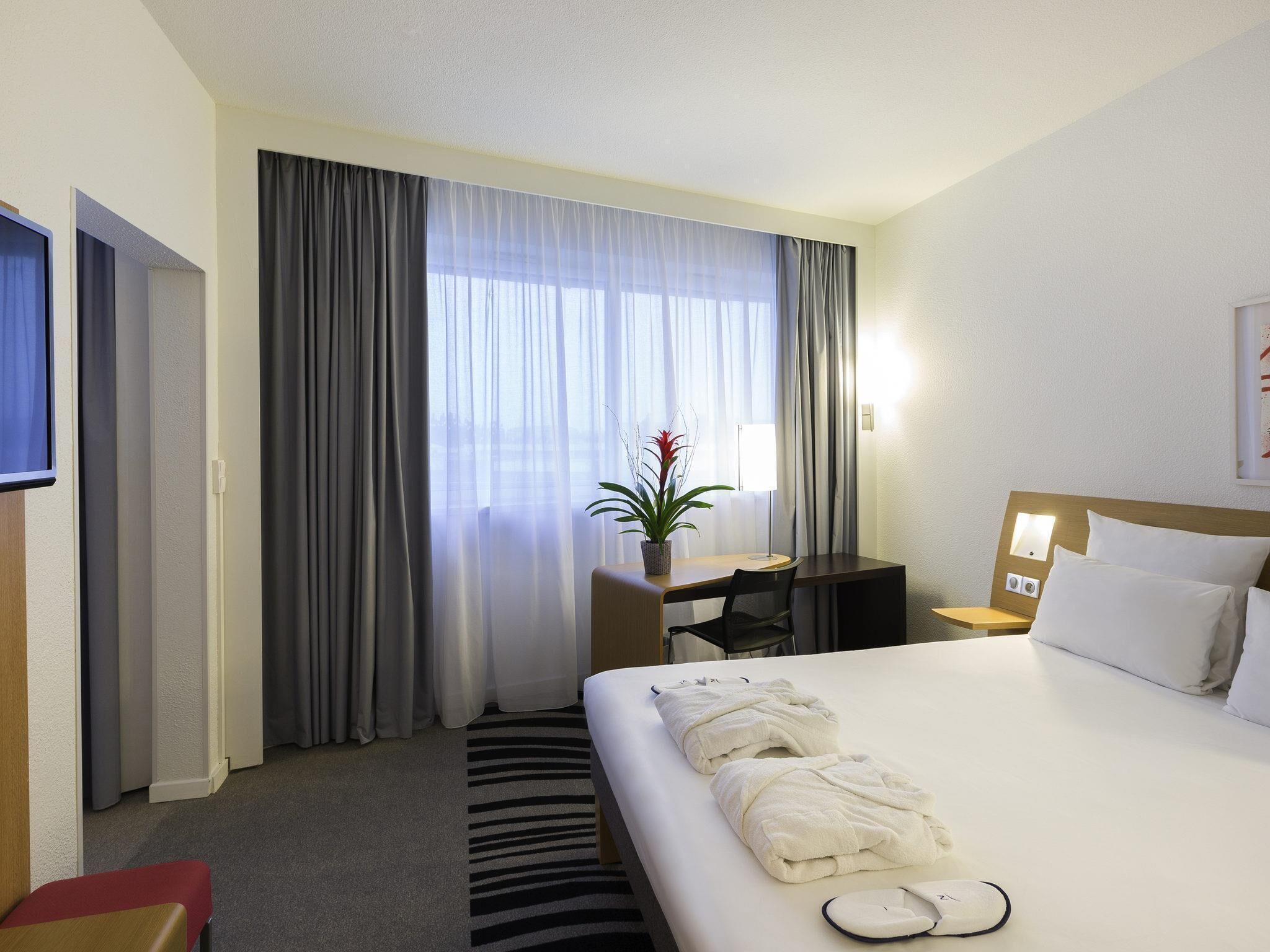 Quarto Executivo, 1 cama de casal e sofá-cama | Roupa de alta qualidade, minibar, cofre no quarto, secretária 