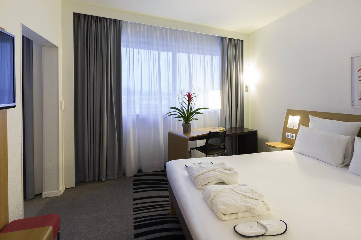 Quarto Executivo, 1 cama de casal e sofá-cama | Roupa de alta qualidade, minibar, cofre no quarto, secretária 