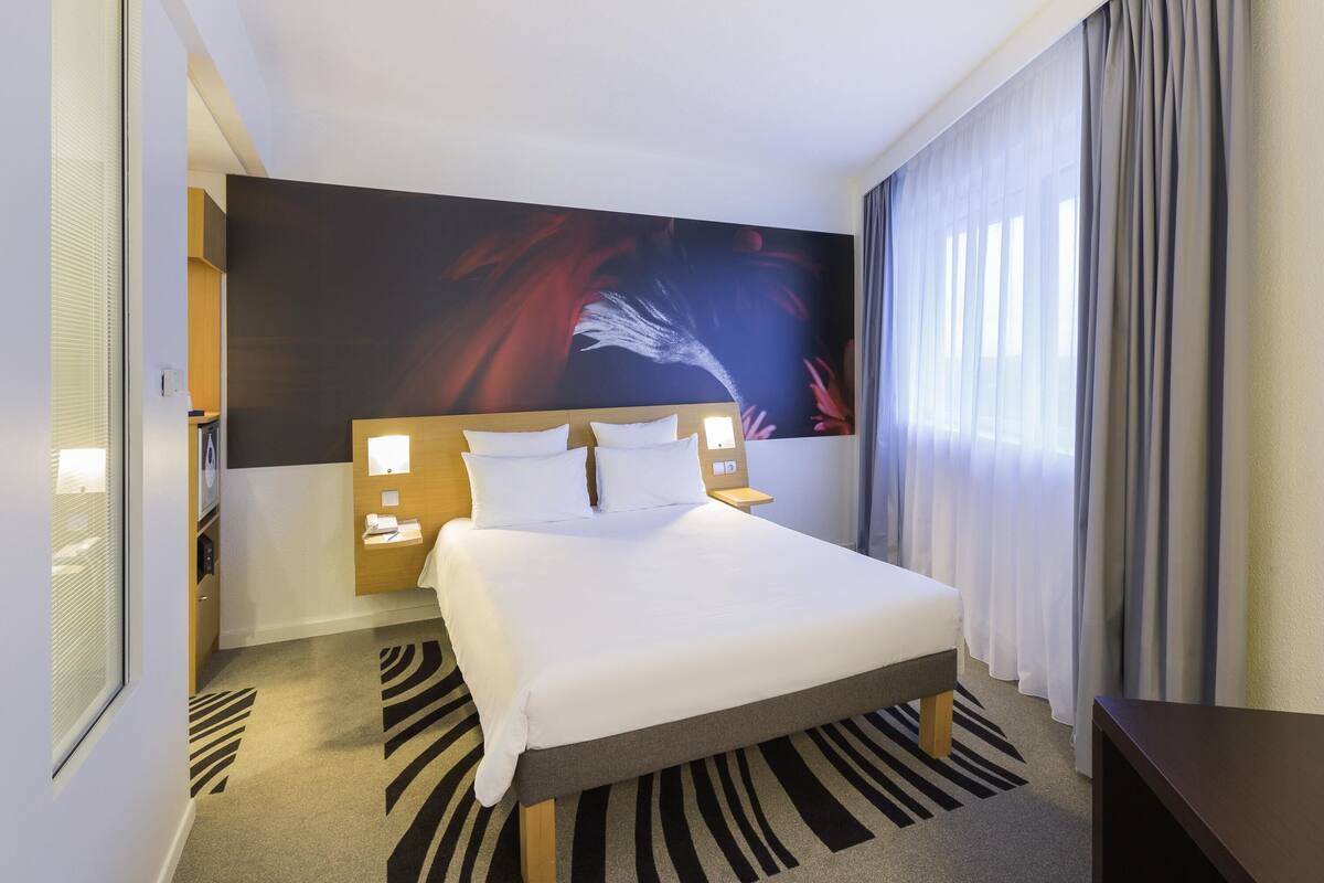 Quarto Clássico, 1 cama de casal | Roupa de alta qualidade, minibar, cofre no quarto, secretária 