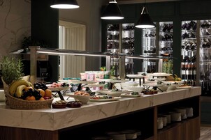 Café da manhã com buffet todos os dias mediante uma taxa