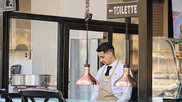 3 restaurantes, cozinha internacional