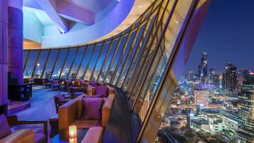 2 bares/lounges, este bar no terraço do hotel