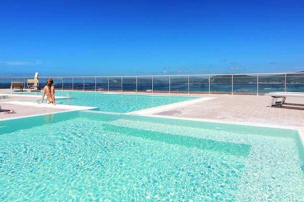 Quarto Básico | Piscina exterior | Piscina exterior sazonal