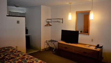 Quarto standard, 1 cama King, para não fumantes (No pets) | Escrivaninha, Wi-Fi de cortesia, roupa de cama