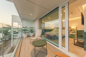 Suite Júnior, terraço, vista para o rio | Minibar, cofre no quarto, secretária