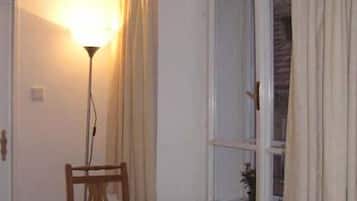 Blue Apartment | Opções para refeição no quarto