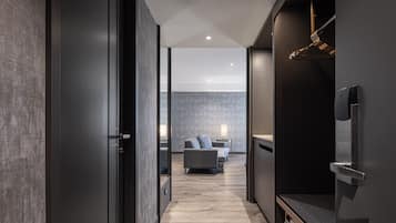 Quarto quádruplo premium | 1 quarto, frigobar, cofres nos quartos, escrivaninha