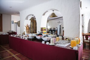 Pequeno-almoço completo diário incluído 