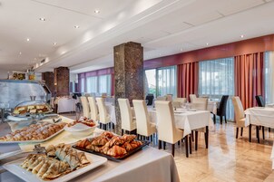 Pequeno-almoço tipo buffet diário incluído 