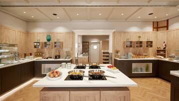 Pequeno-almoço tipo buffet diário (21.00 EUR por pessoa)