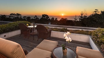 Quarto Deluxe, 1 quarto, vista para o oceano | Terraço/pátio interior