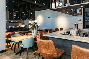 Café da manhã com buffet todos os dias mediante uma taxa