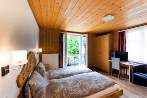 Quarto Duplo Standard | Cofre no quarto, cortinas/cortinados opacos, Wi-fi grátis 
