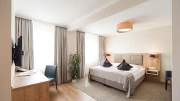 Quarto casal conforto | Roupas de cama antialérgicas, escrivaninha
