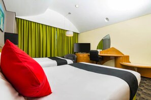 Quarto Superior, várias camas | Cofre no quarto, secretária, ferro/tábua de engomar, Wi-fi grátis