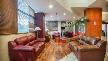 Área de estar no saguão