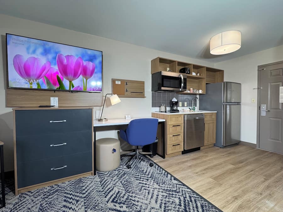 Escrivaninha, quartos à prova de som, ferros/tábuas de passar roupa