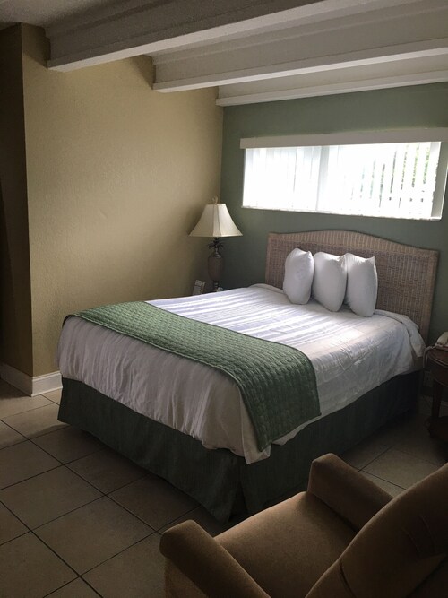 The Bayside Inn & Marina Reviews, Deals & Photos 2024 - Expedia