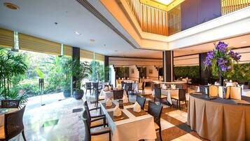 Pequenos-almoços, almoços e jantares servidos