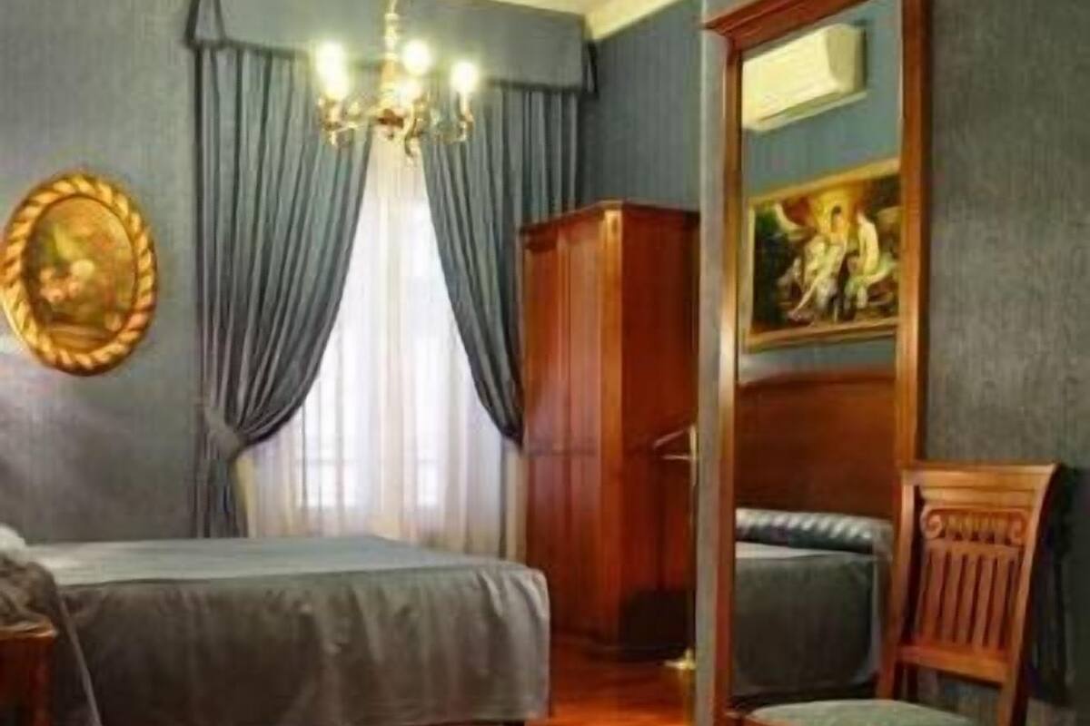 Suite Júnior | Cofre no quarto, secretária, cortinas/cortinados opacos, Wi-fi grátis 